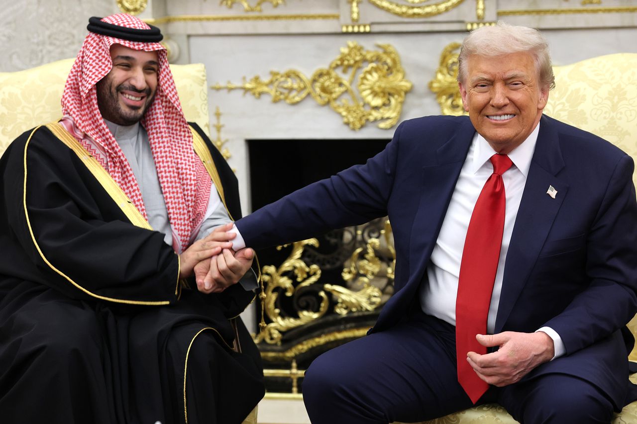 Prince William meets controversial royal Mohammed bin Salman in Saudi ...