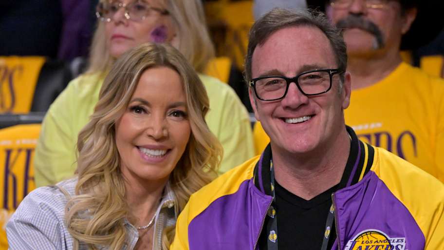 Jeanie Buss' ruthless Lakers firing of little-known sister Janie is ...
