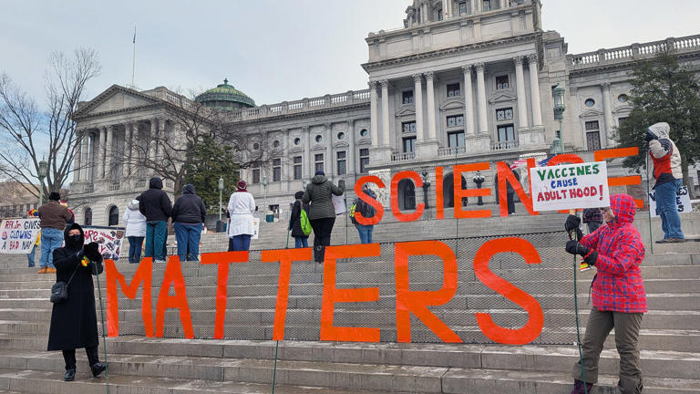 RFK Jr. speaks at PA Capitol amid protests over vaccine views