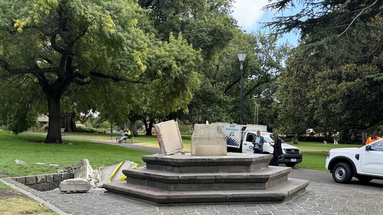 Iconic Aussie statues hit in overnight raid