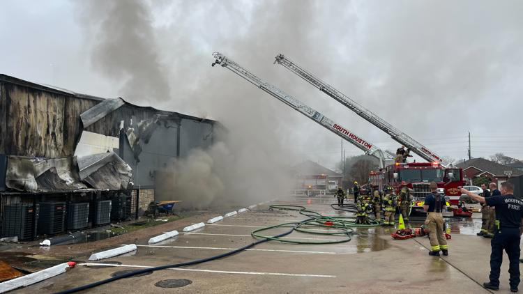 HFD: Fire breaks out at event venue in South Houston