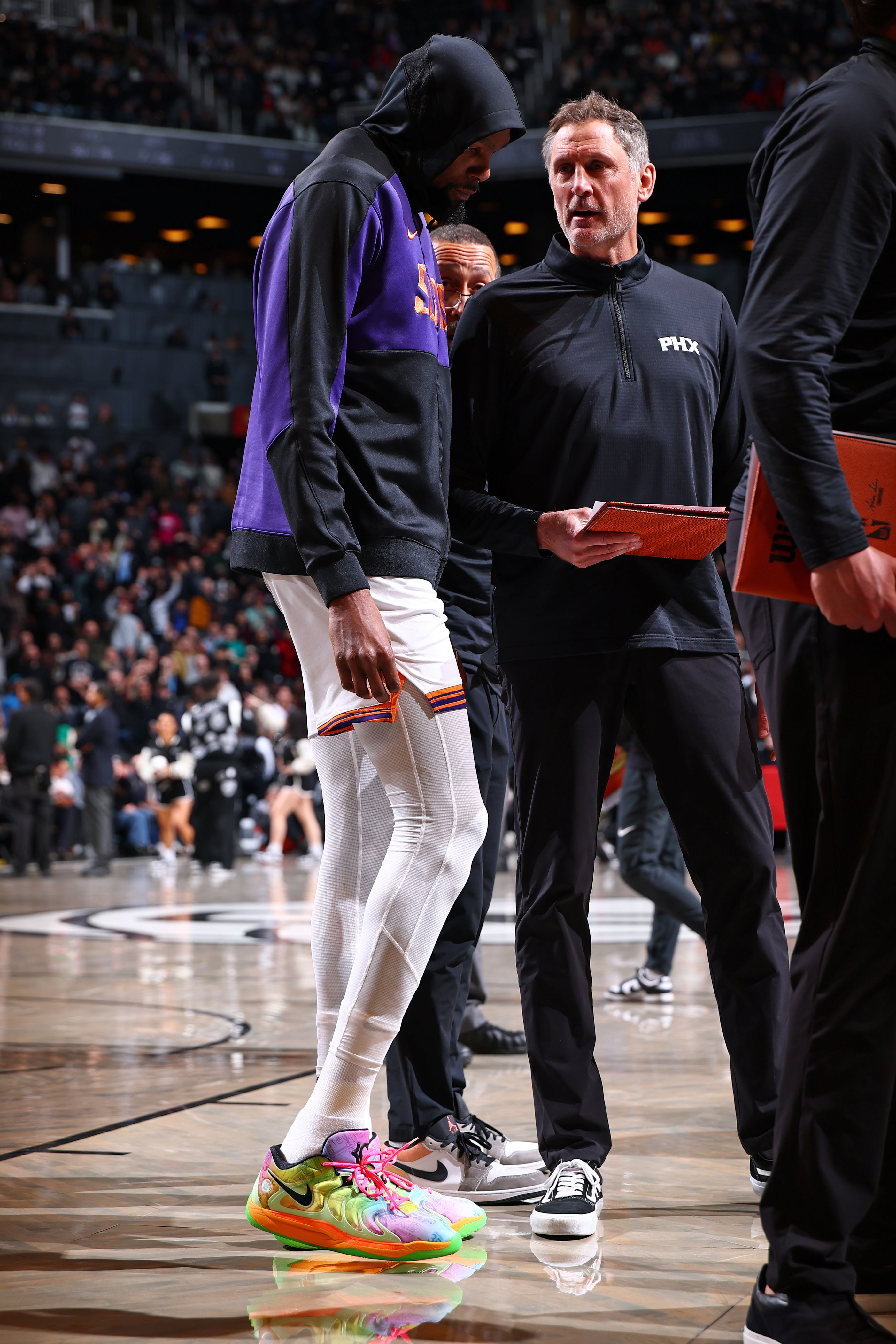 Brent Barry peels back the curtain on a locker room that wouldn’t commit