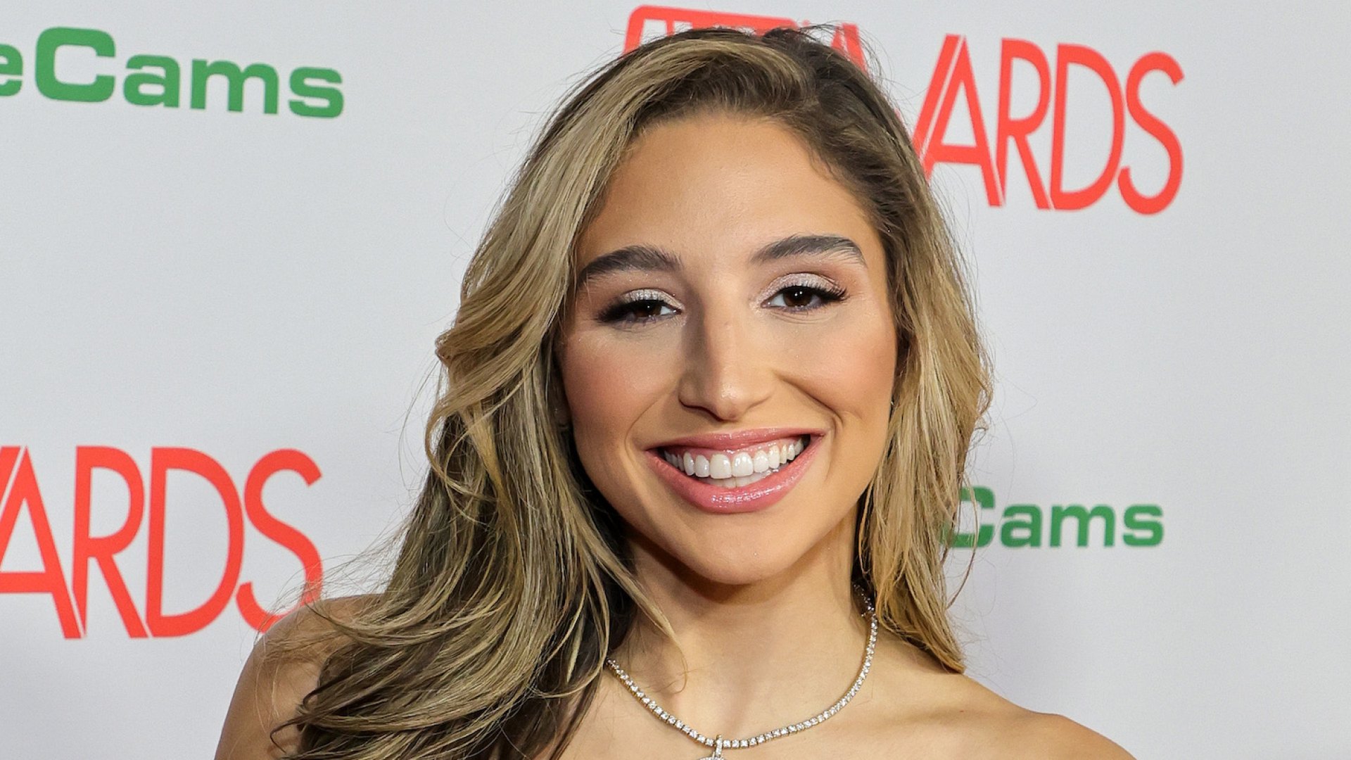 La actriz porno Abella Danger se disculpa por su aparición en el ...