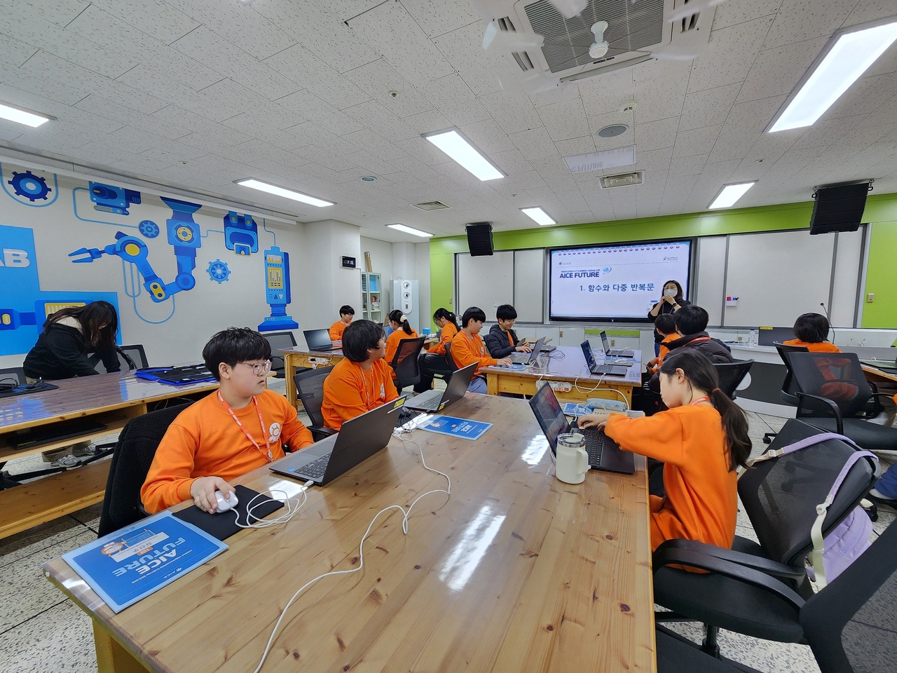 KT, AI 캠프 열고 청소년 AI 인재 양성…100여명 참여