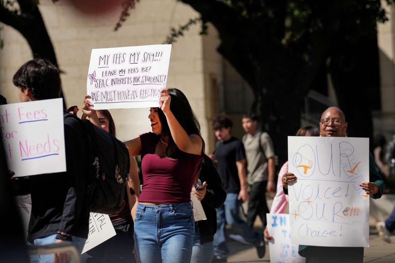 UH removed its student government. Can they budget $25M in student fees?