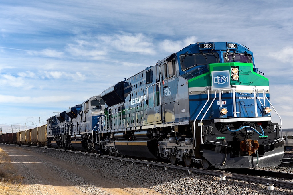 CPKC announces 135-unit locomotive order, split between Progress Rail ...