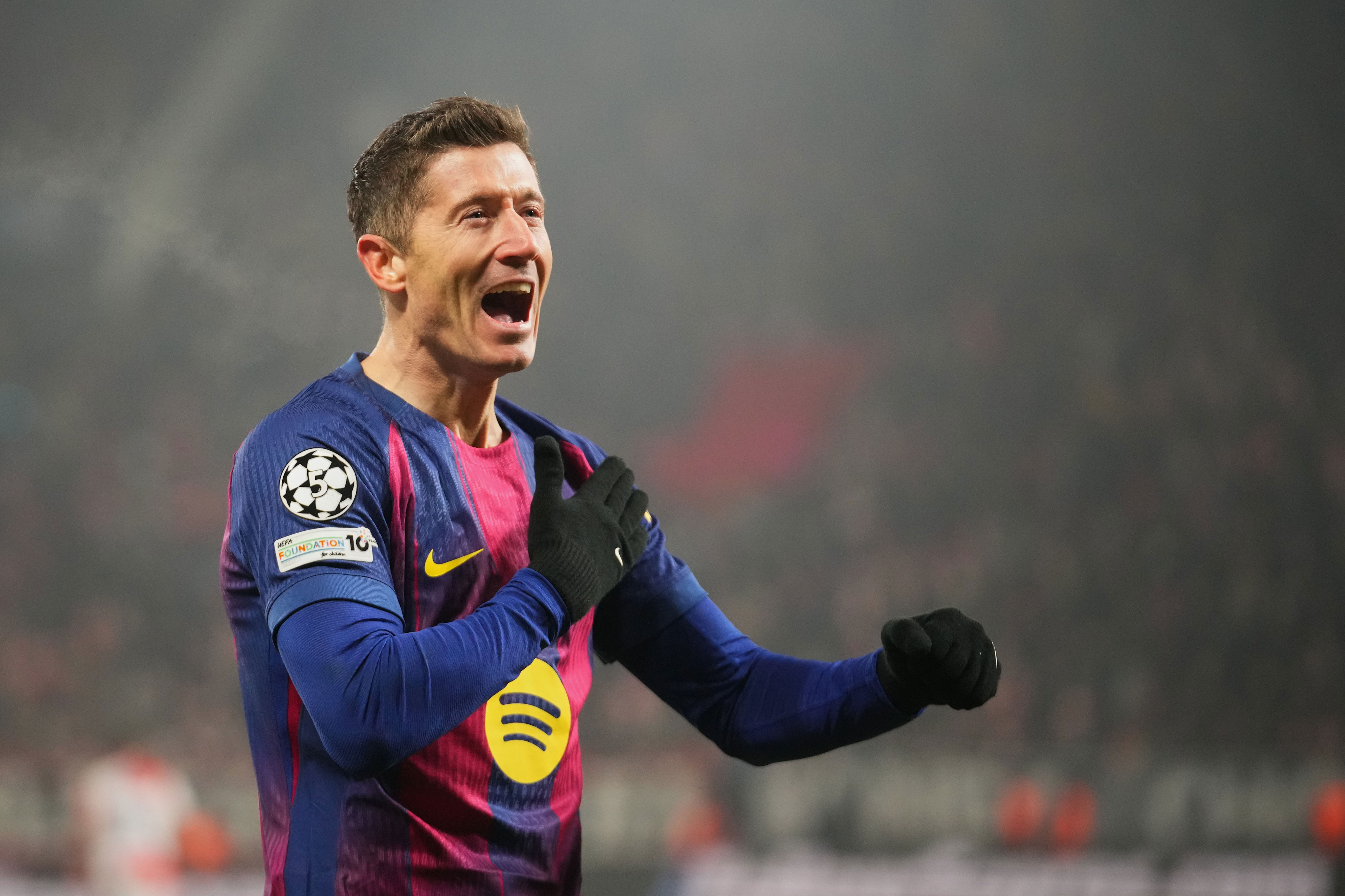 Lewandowski scores for the 15th consecutive season in the Champions League