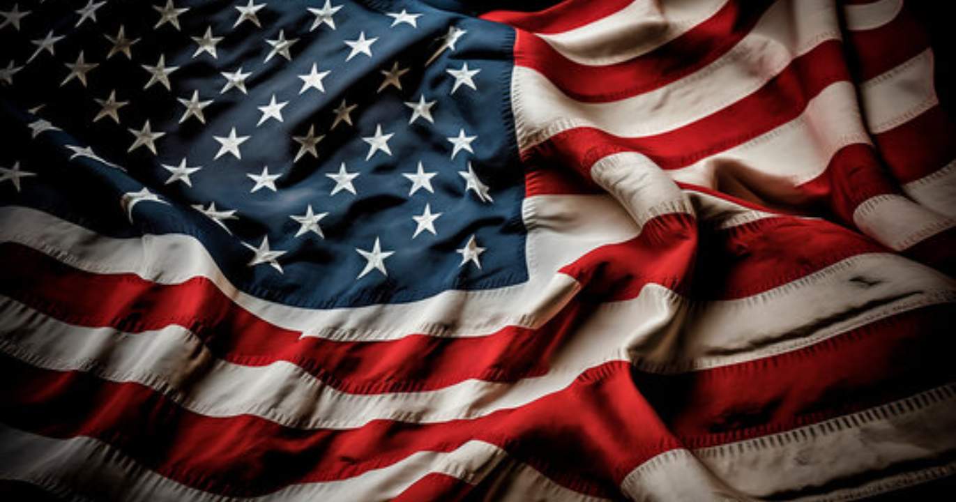 Lunettes d’aviateur contre regards moqueurs : le duel Trump-Macron qui ...