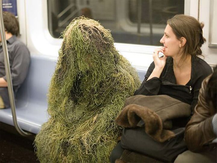 The weirdest things people do on public transit that will have you LOLing