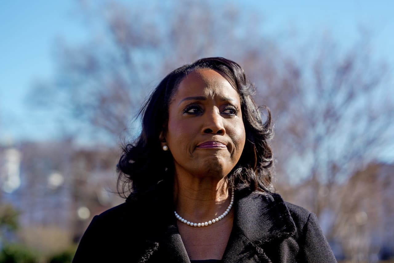 Supreme Court justices signal skepticism of Trump bid to fire Fed governor