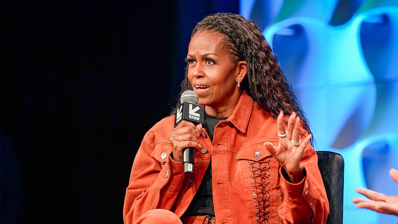 Michelle Obama says she would 'actively work against' Barack running ...