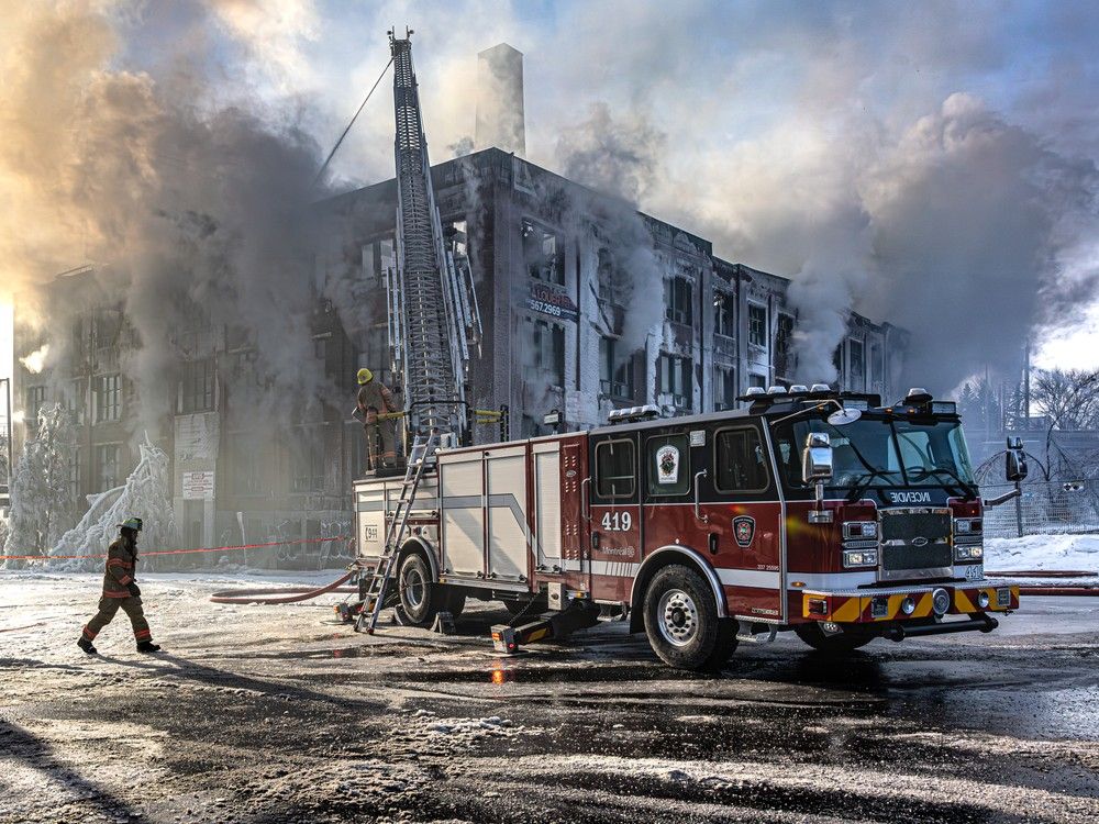 Jacques Cartier Bridge partly reopens after major fire in adjacent building