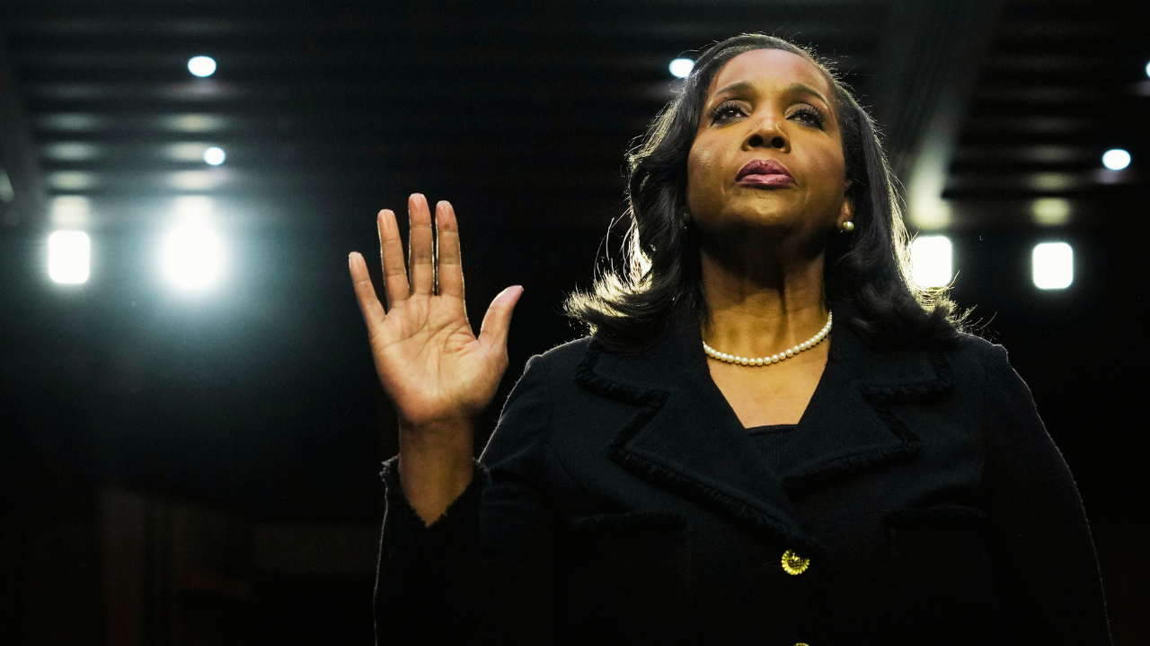 Supreme Court appears ready to keep Lisa Cook on Federal Reserve board ...