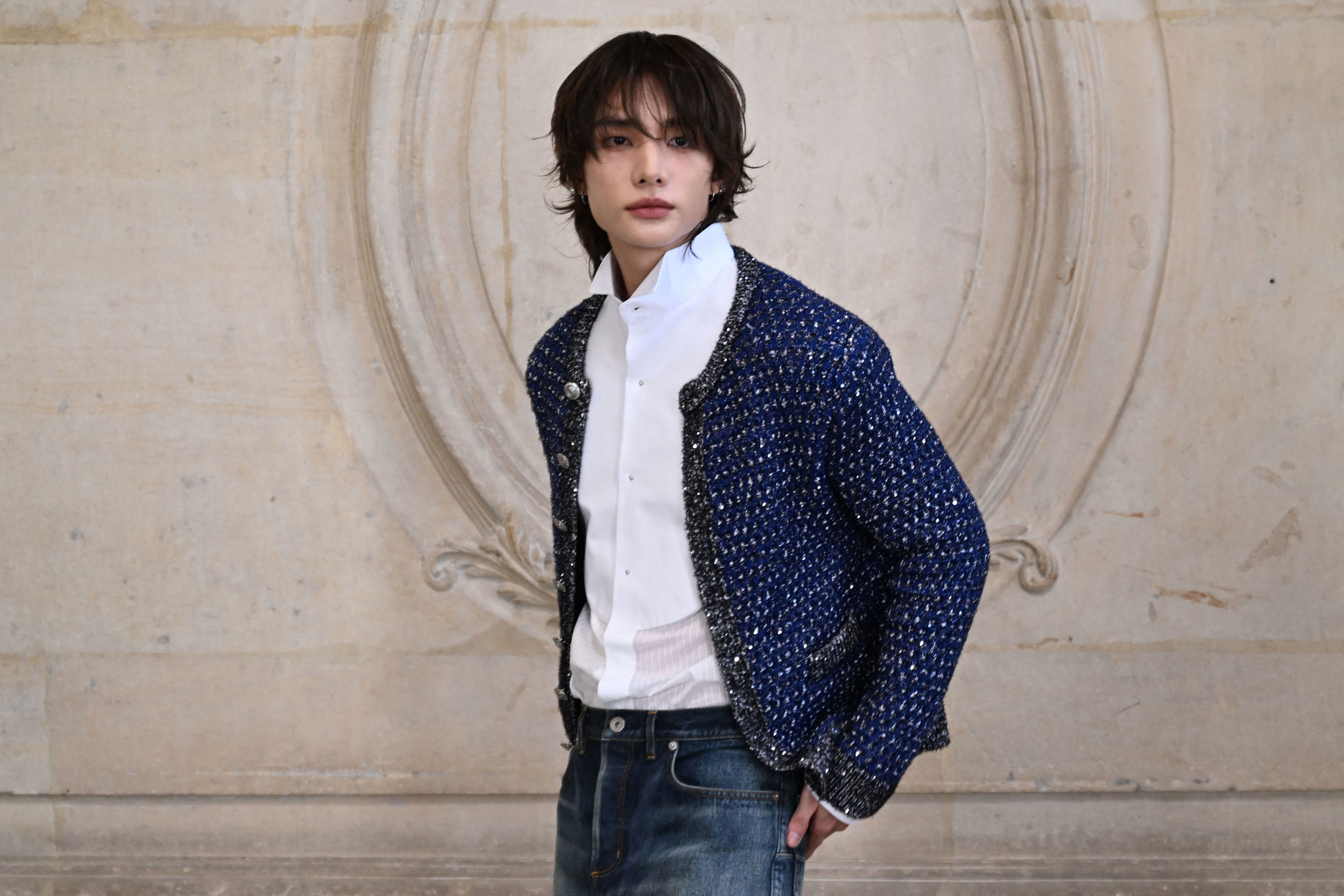 Stray Kids' Hyunjin debuts new princely hairdo at Dior's PFW show — see ...