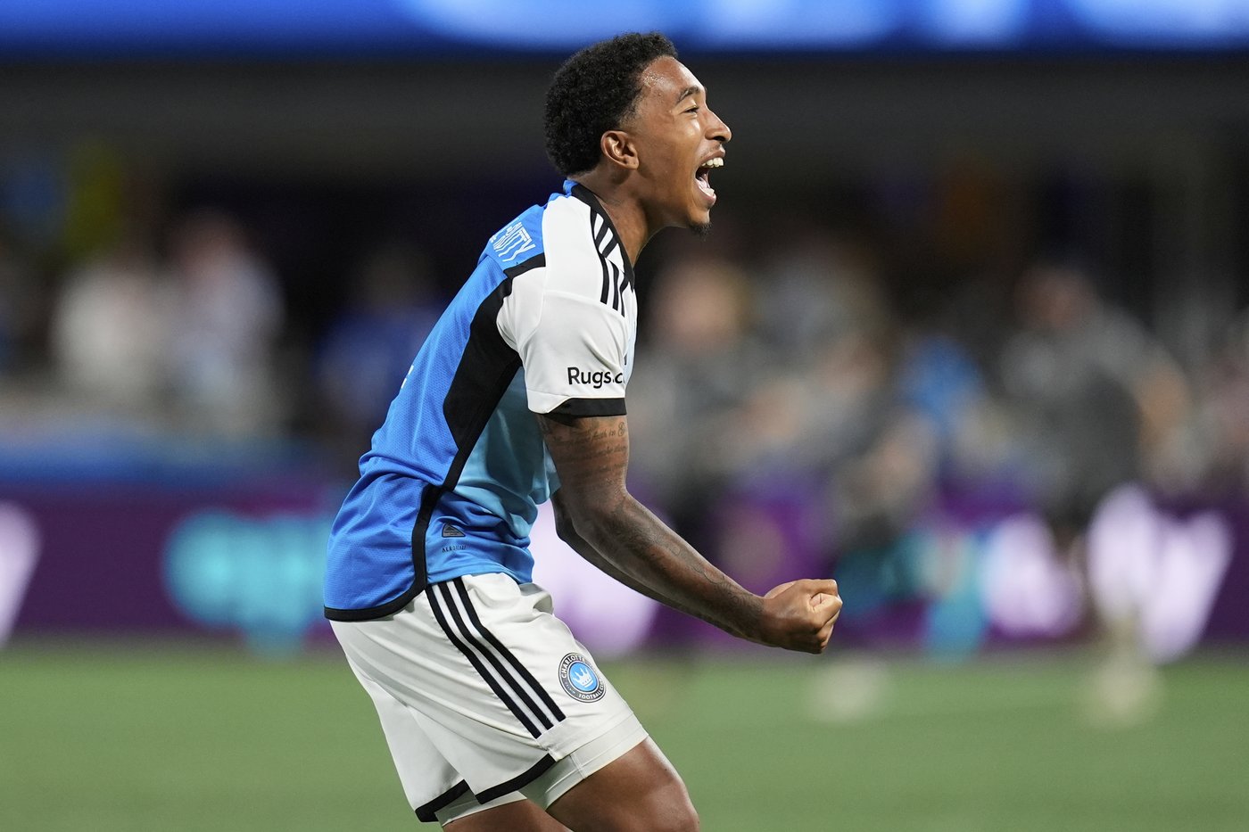 CF Montréal: Marshall-Rutty riposte aux remarques racistes sur les ...