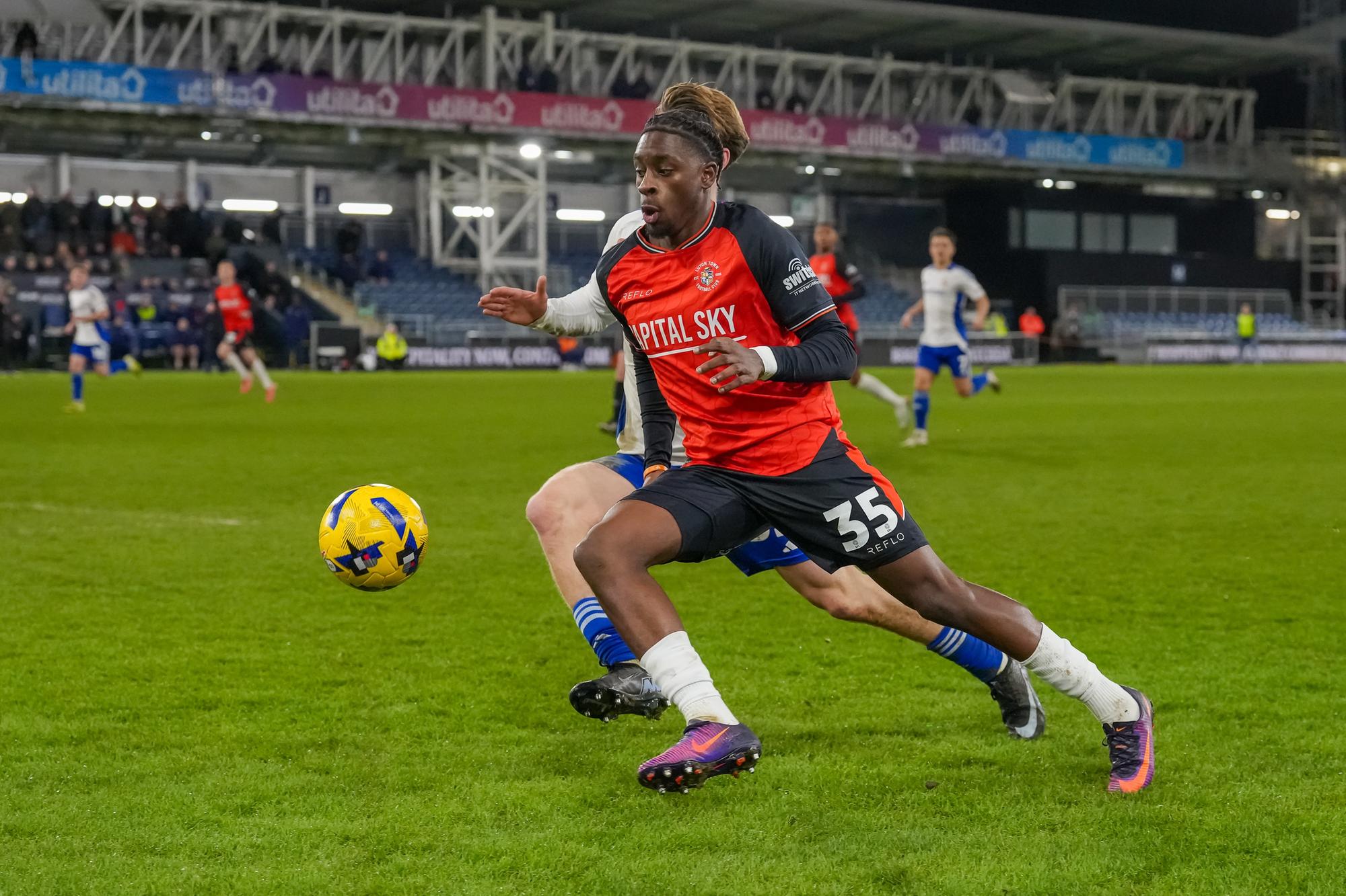 Luton winger moves out on loan to Port Vale