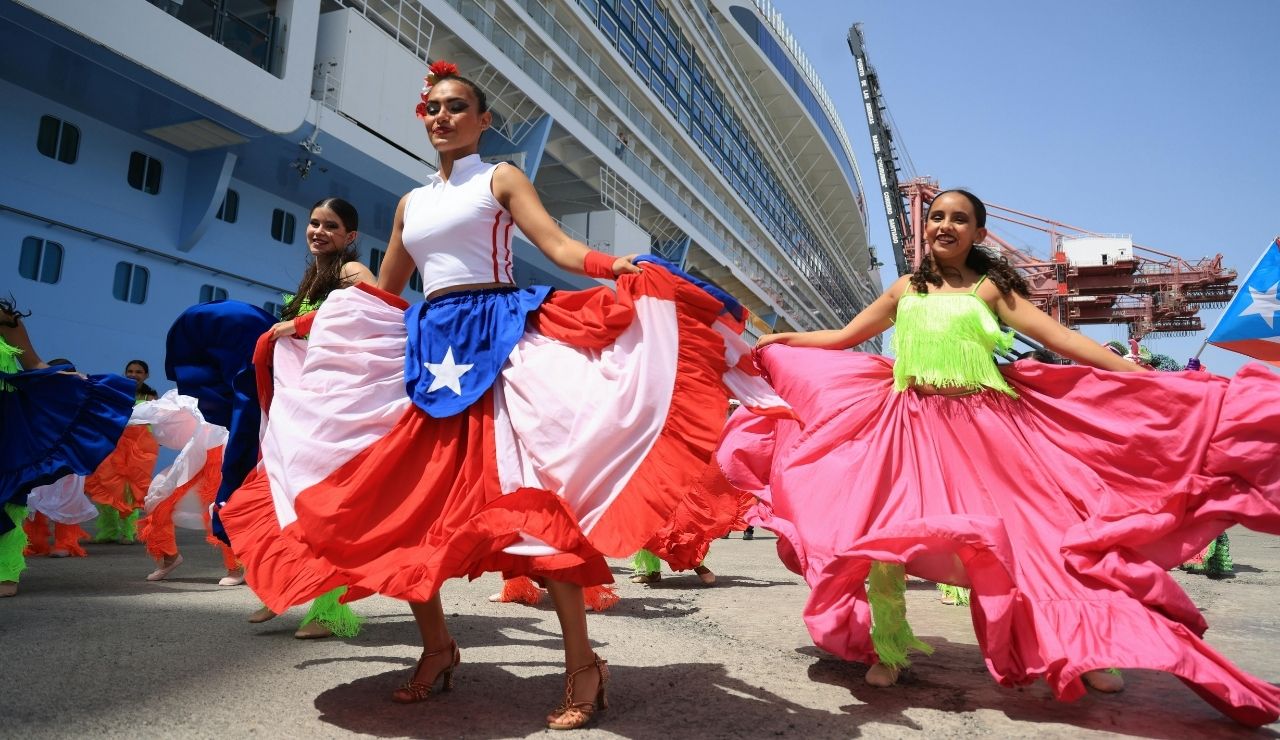 What Carnival Cruise dress rules really mean for flip flops and casual wear