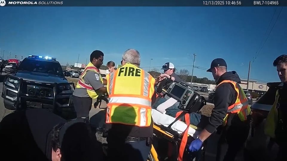 Caught on camera: Deputies perform life-saving CPR after crash in ...