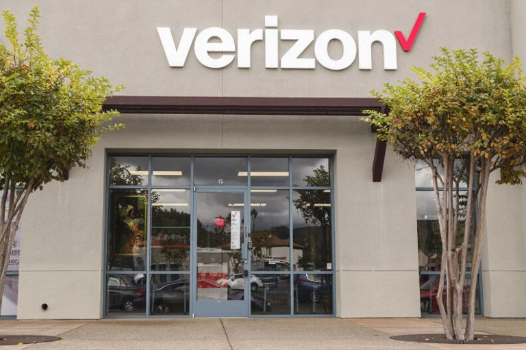 Verizon's $20B acquisition of Frontier closes. What the deal means for ...