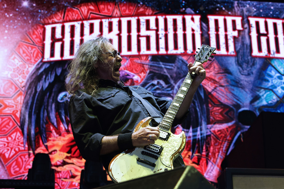 Iconic '90s rock band announces 2026 tour dates with special guest