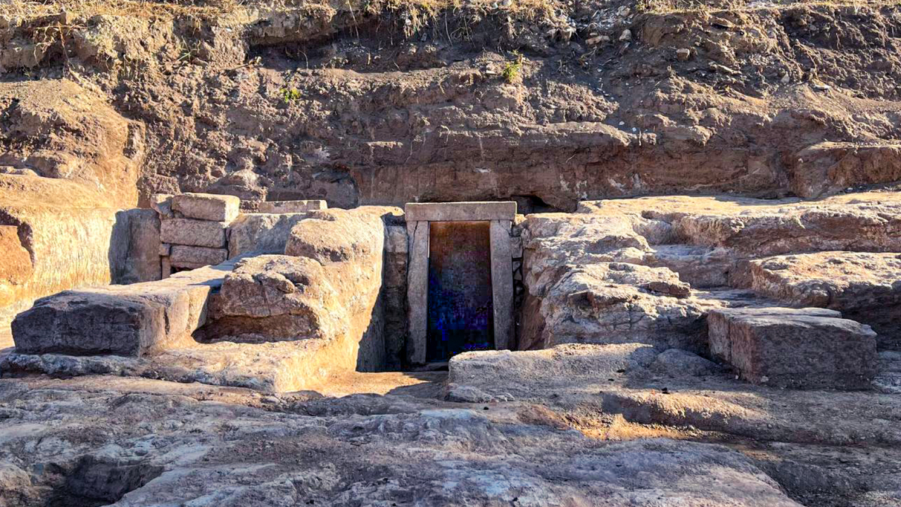 2,400-year-old Hercules shrine and elite tombs discovered outside ...