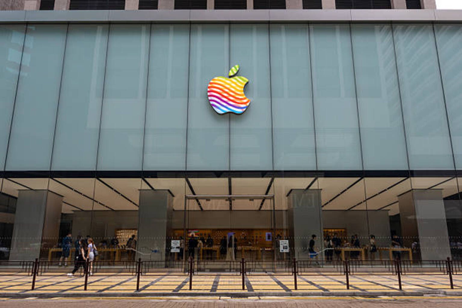 Apple said to be working on wearable pin: report