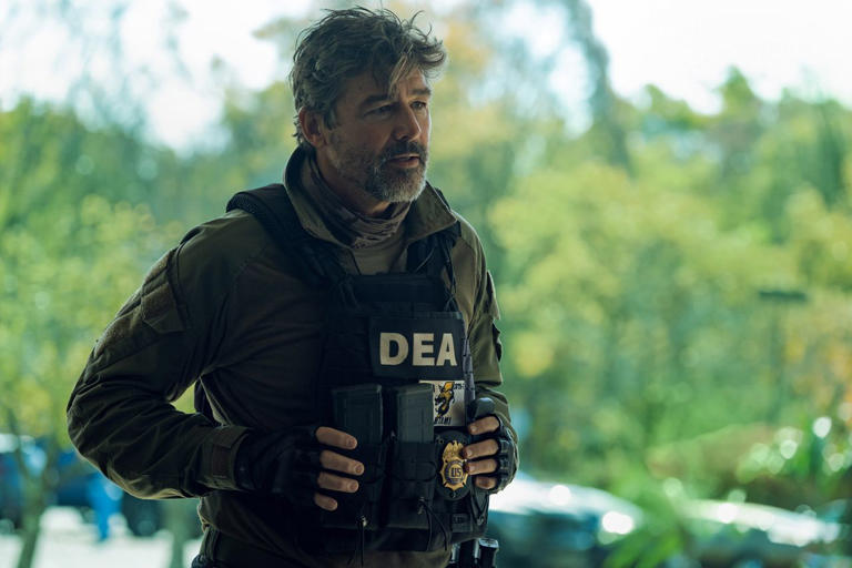“The Rip” ending explained: Who is the mole?