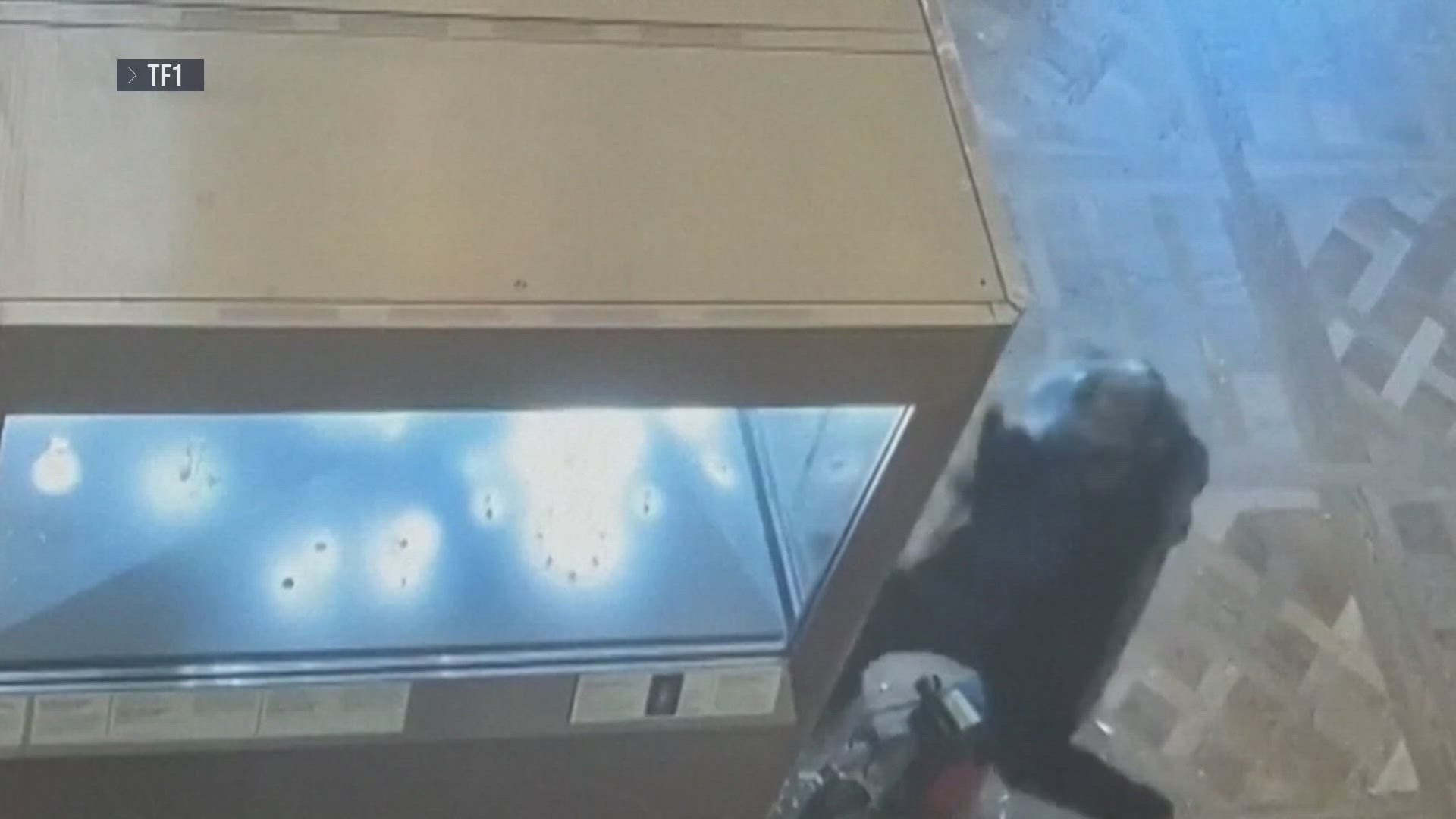 New surveillance video released from the heist at the Louvre