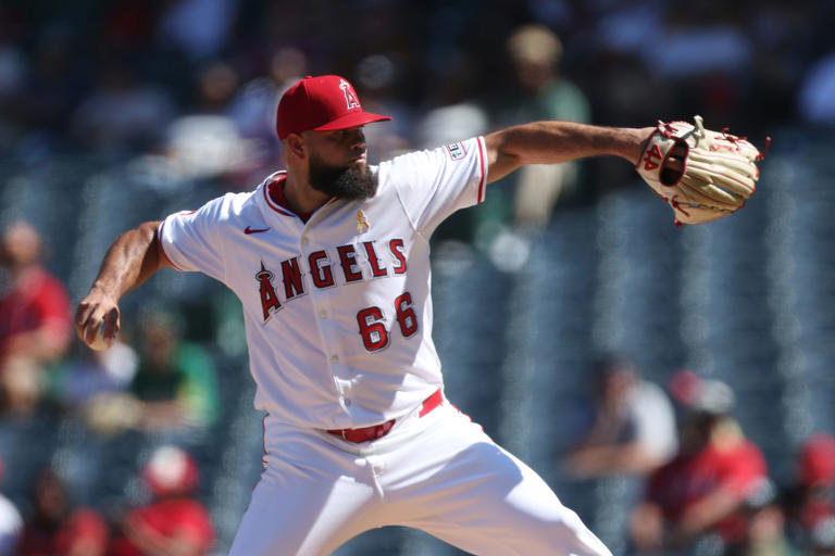 Mets sign RHP Luis García to one-year deal