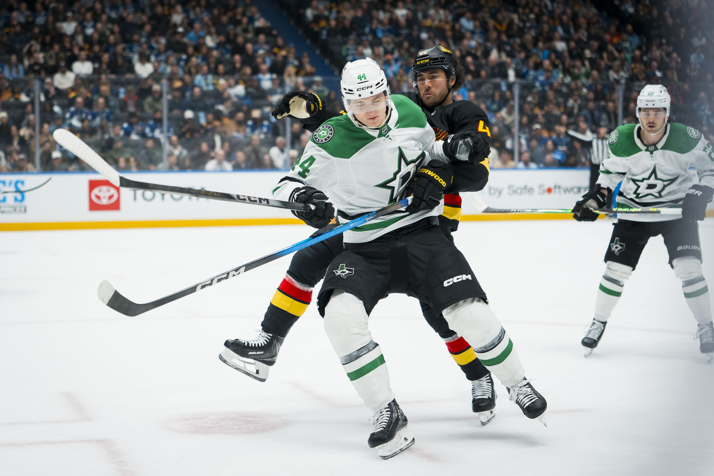 Stars claim Vladislav Kolyachonok