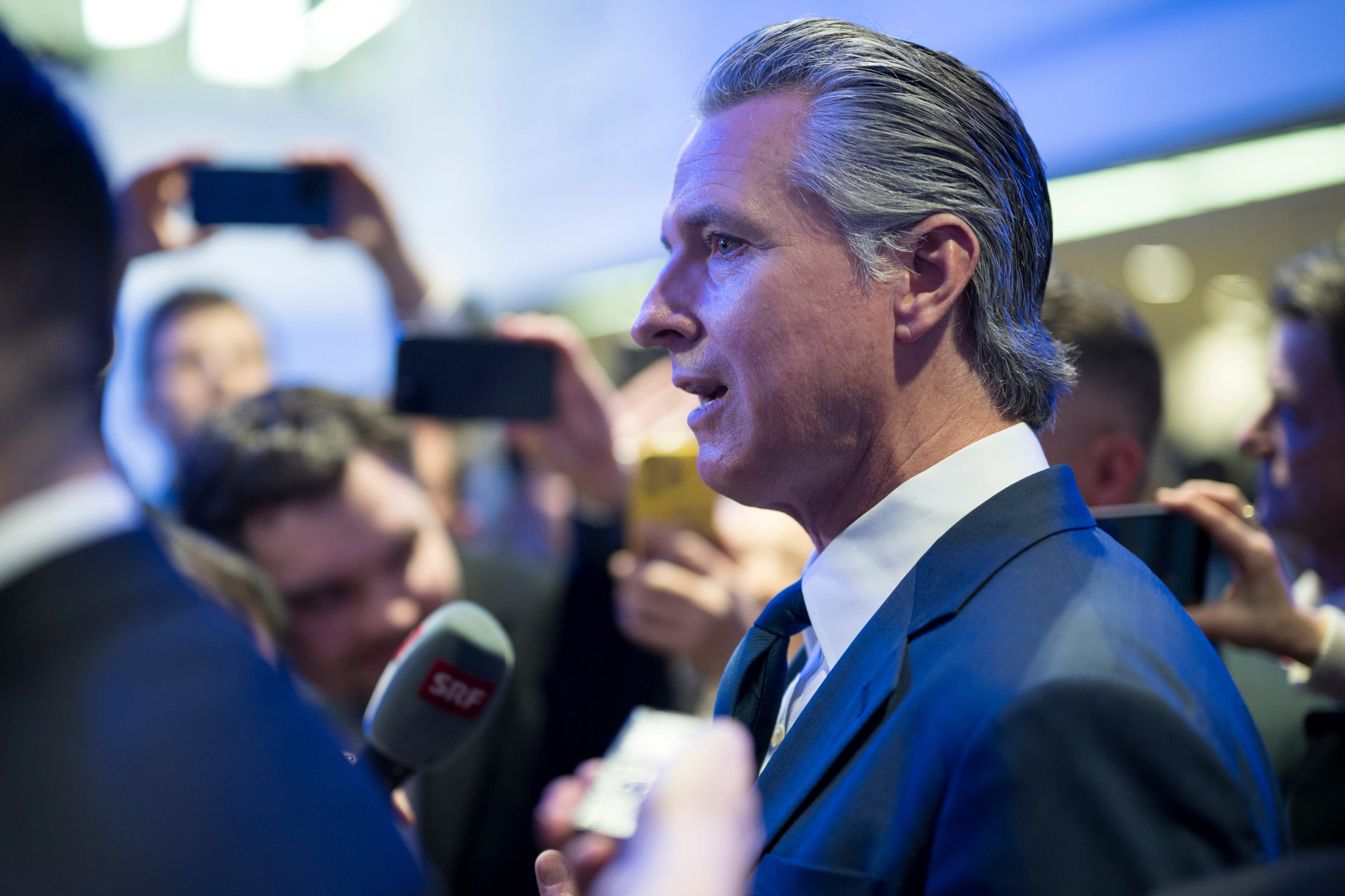 US political figures clash publicly at Davos Forum