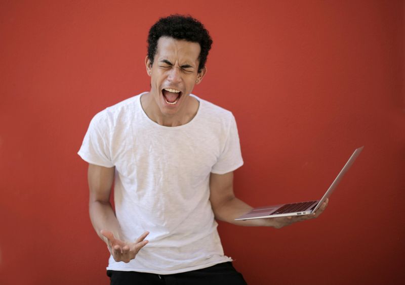 10 common mistakes that instantly make men look immature