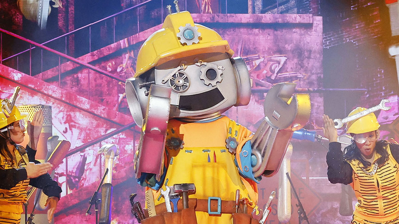 Who's handyman on The Masked Singer? 1 judge might have guessed correctly