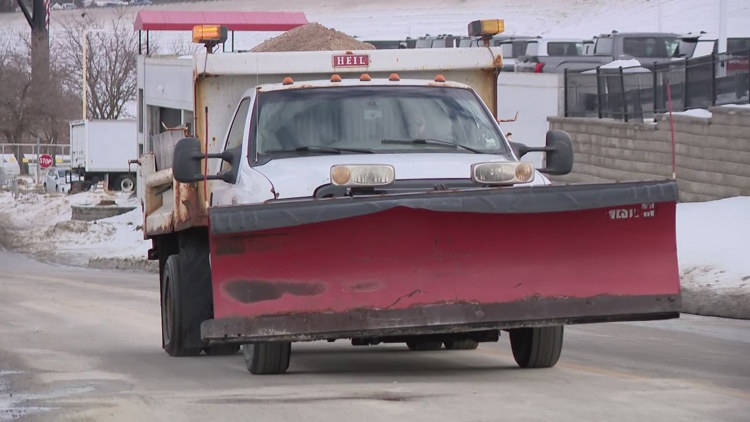 As first snow falls, St. Louis city streets crews activate new winter ...