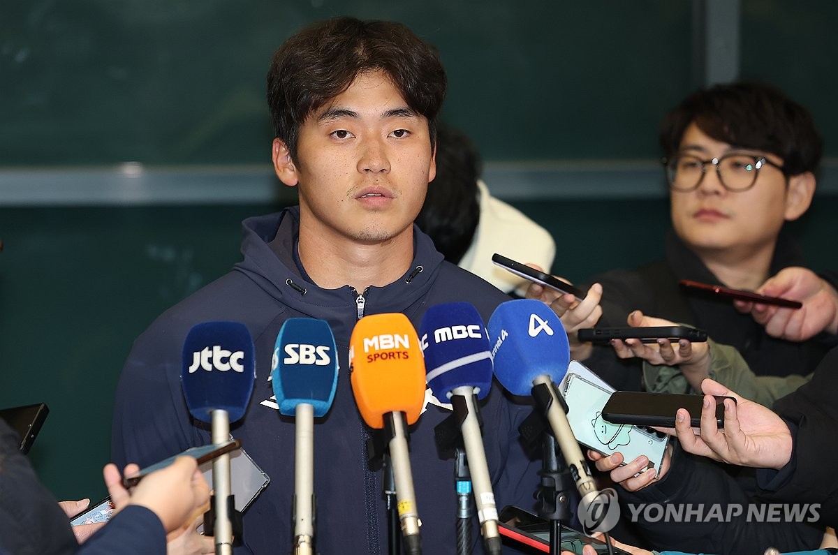 Reliever willing to cede closer role to MLB pitcher at WBC