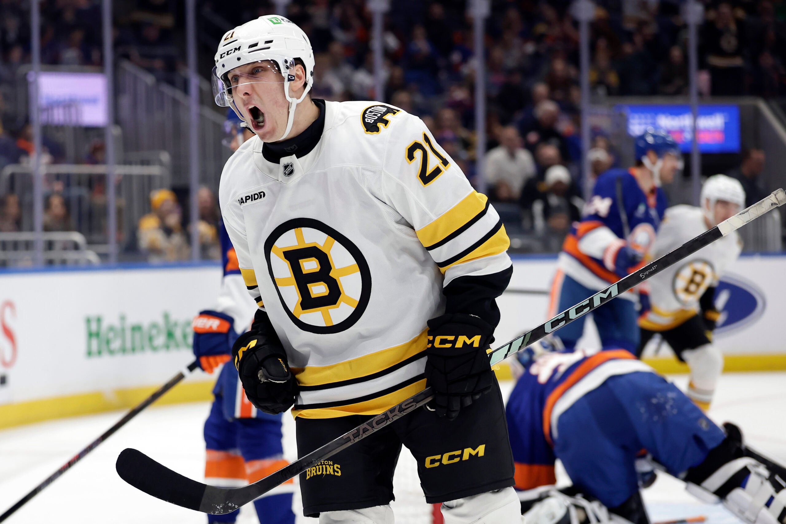 Bruins sign Alex Steeves to two-year contract extension