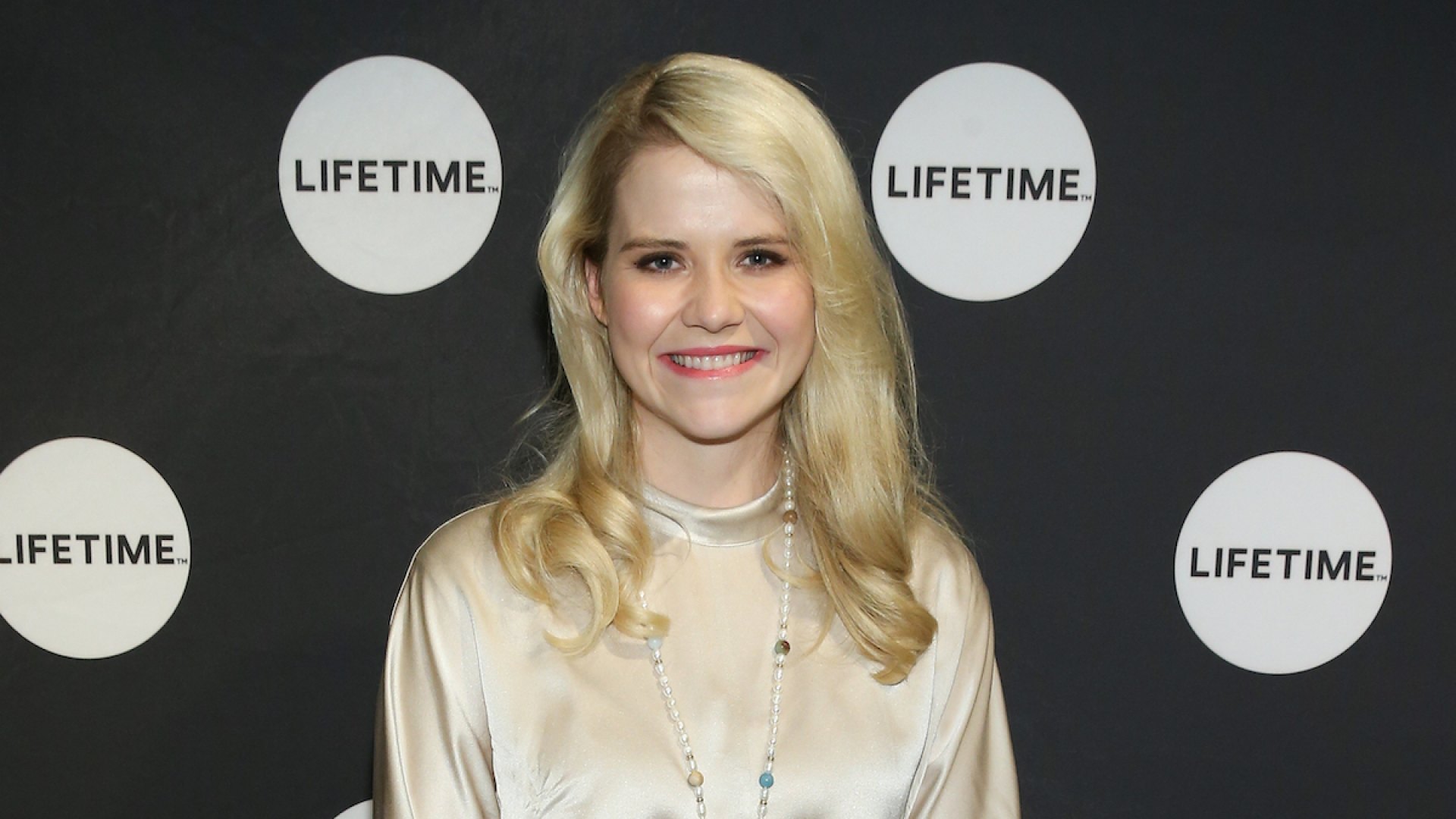 How many siblings does Elizabeth Smart have? Meet her 4 brothers, 1 sister