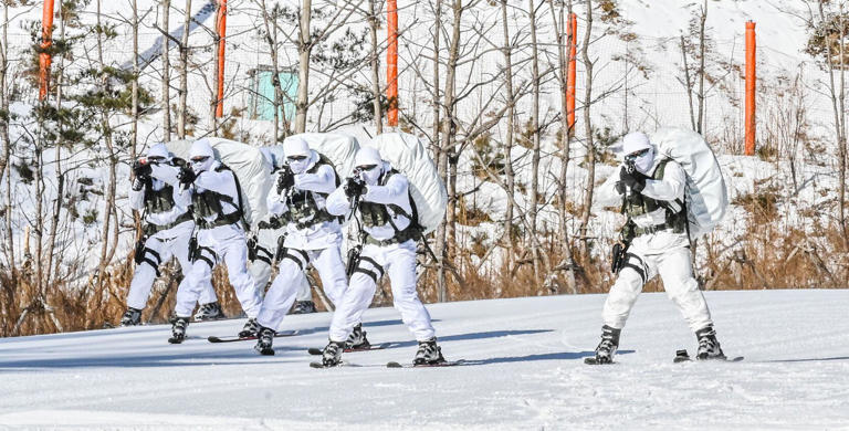 Army special warfare units conduct 'Snowy Land' training in -30° Gangwon