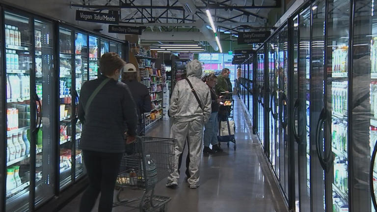 Grocery stores prepare for winter storm as shoppers stock up