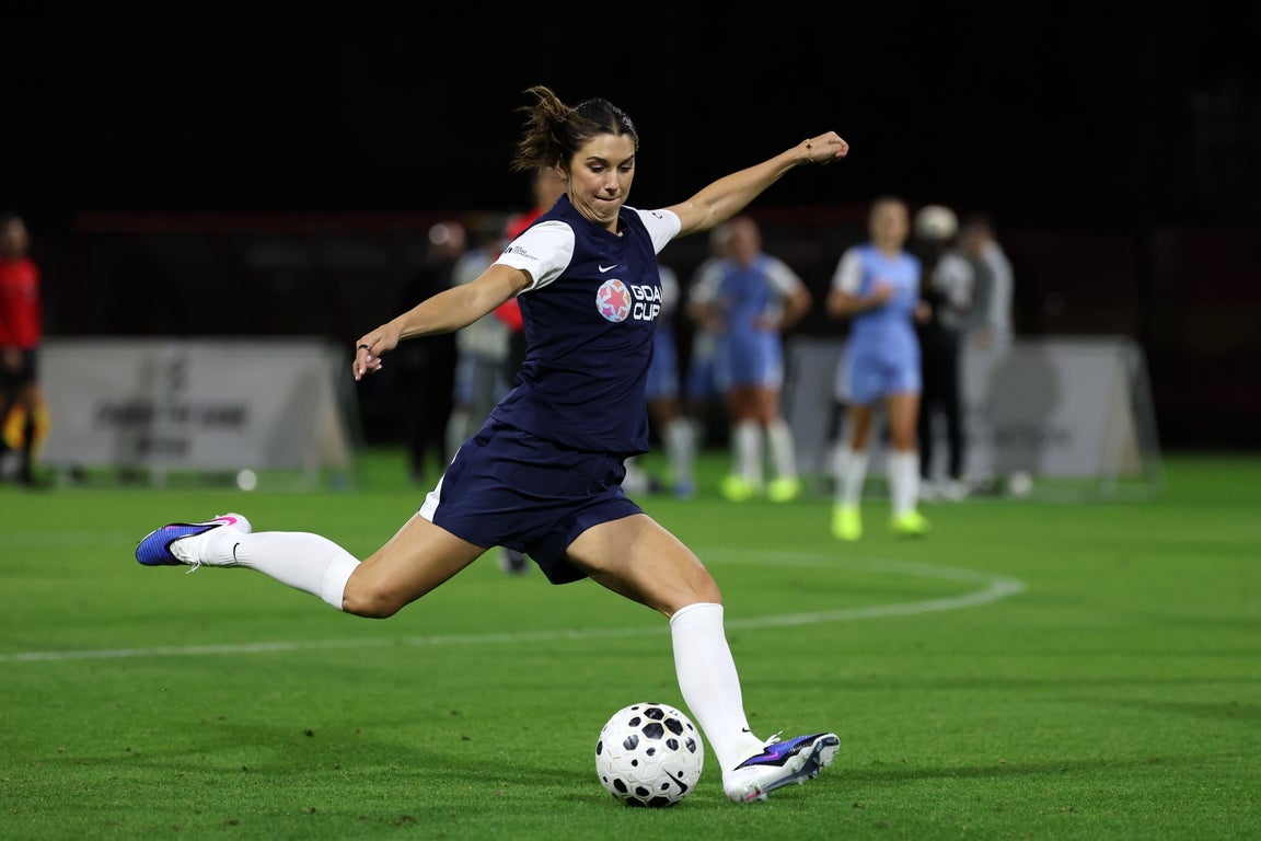 Mia Hamm and Alex Morgan bridge generations in a rare celebrity soccer ...