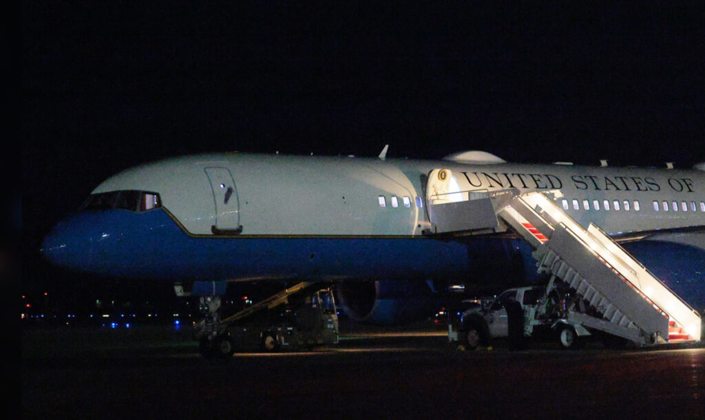 Air Force One with Trump had to turn around after ‘minor electrical ...