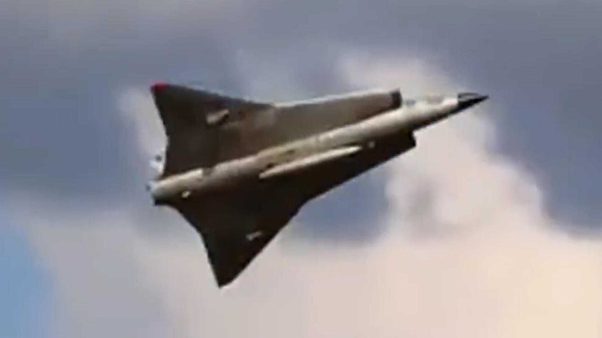 The broken triangle wing that solved supersonic flight
