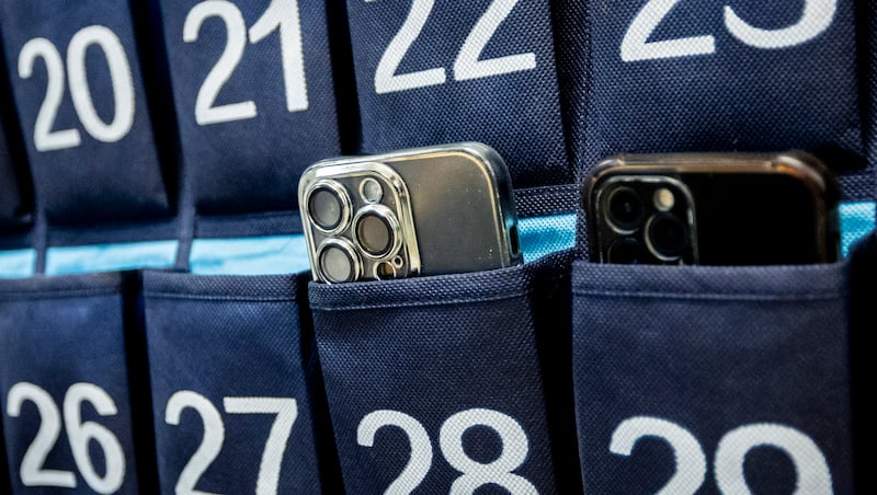 Bill prohibiting 'bell-to-bell' cellphone use in Utah's K-12 schools ...