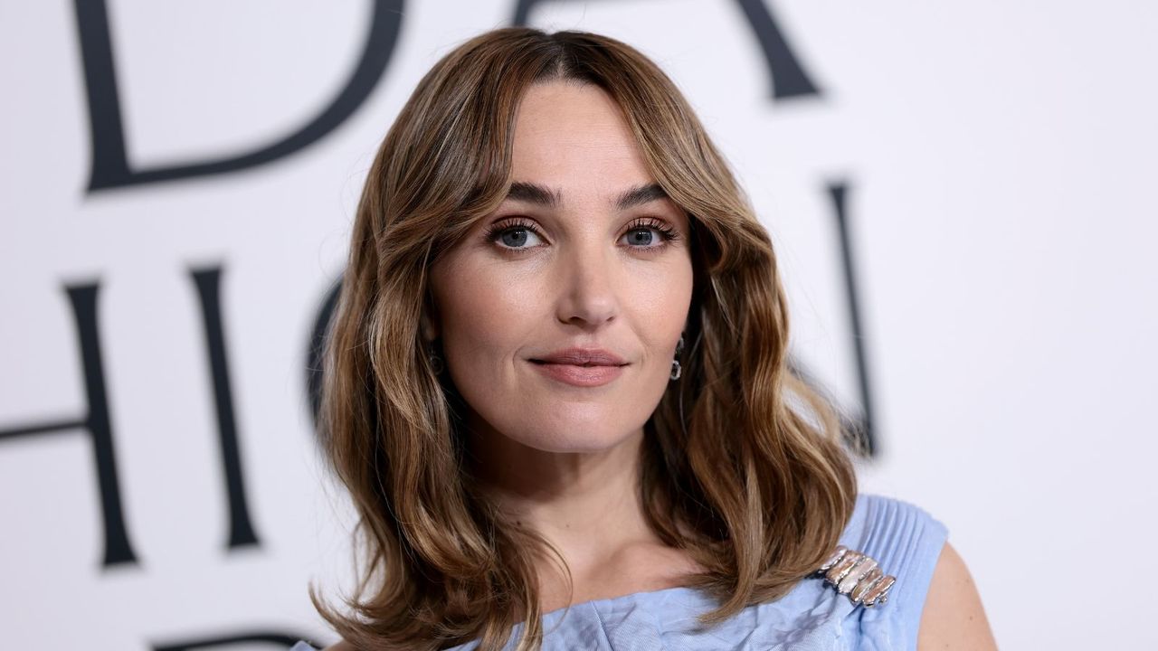 Inside SNL star Chloe Fineman’s unorthodox closet room that cleverly ...