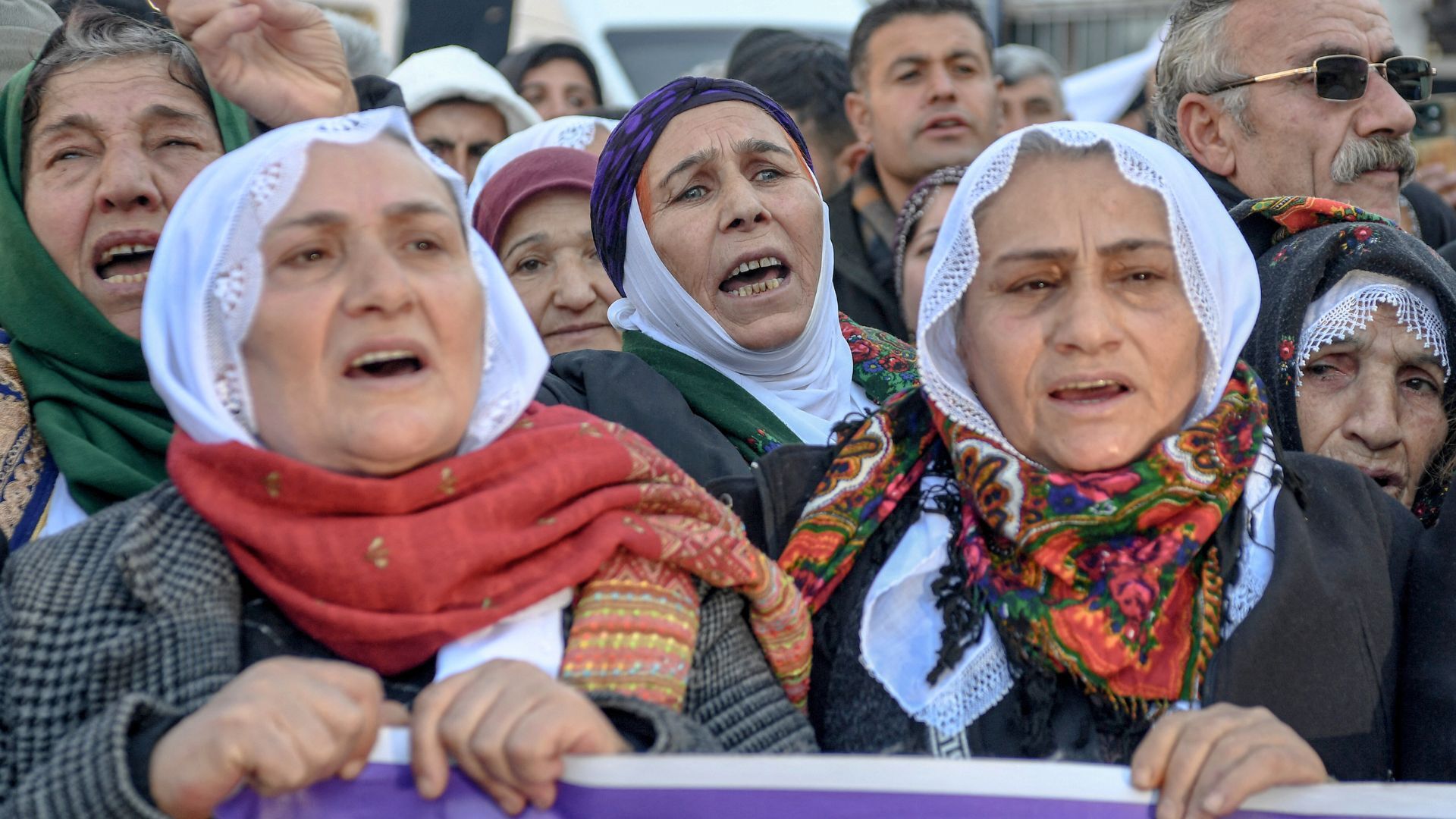 Kurds in Turkiye fear spillover as Syrian forces push into Kurdish areas