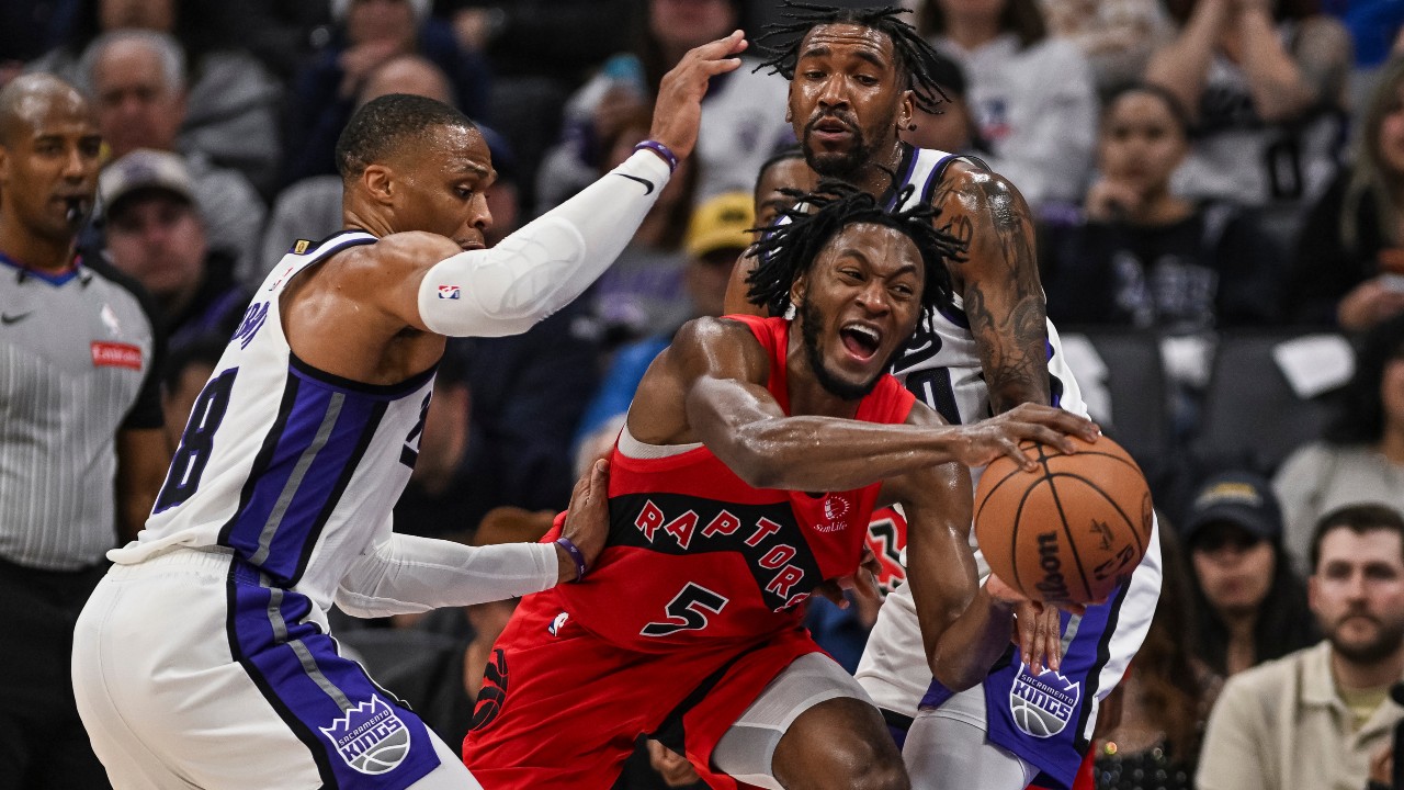 Raptors heat up in third quarter to beat Kings