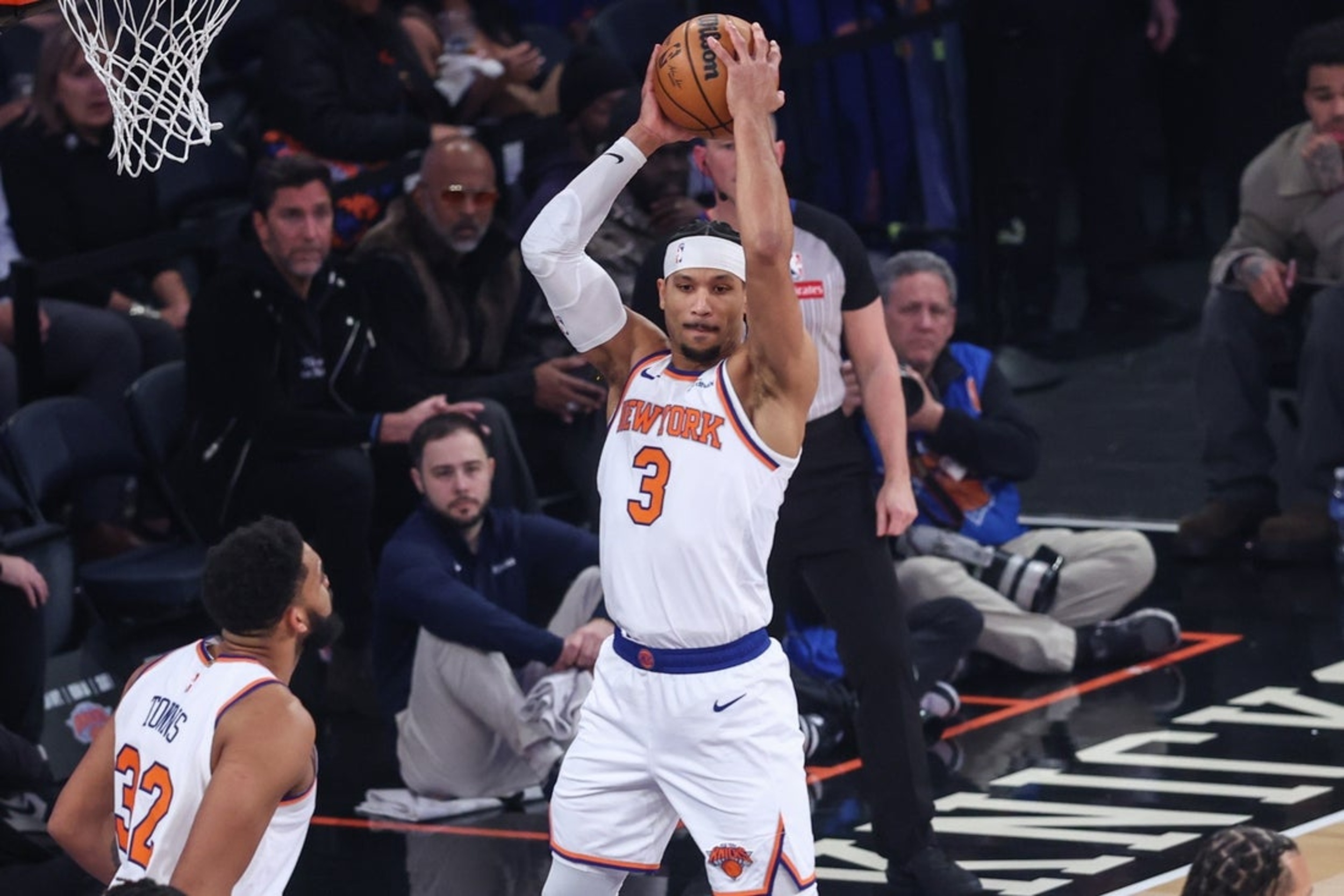 Knicks snap losing streak with historic beatdown of Nets