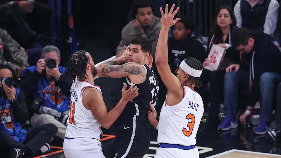 Knicks snap losing streak with blowout win over Nets