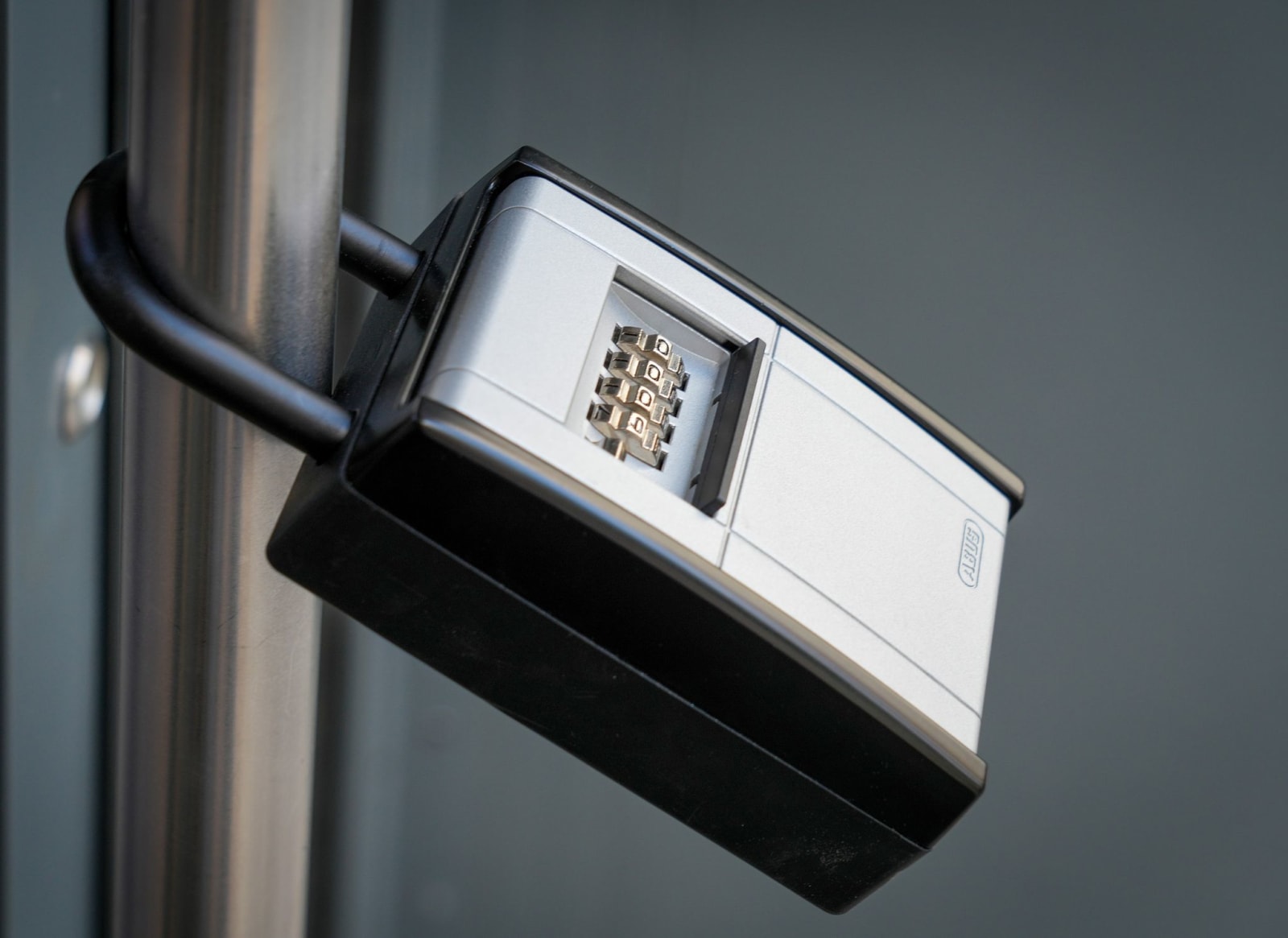 Key safes - a curse or a blessing? European cities are divided