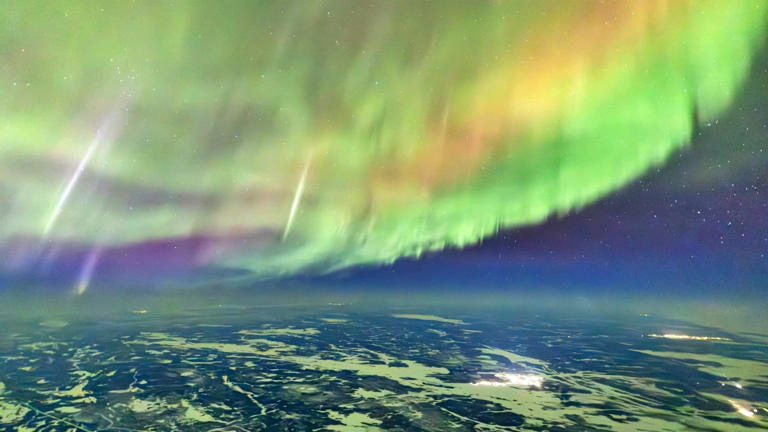 Pilot captures jaw-dropping auroras that look like they're crashing on ...